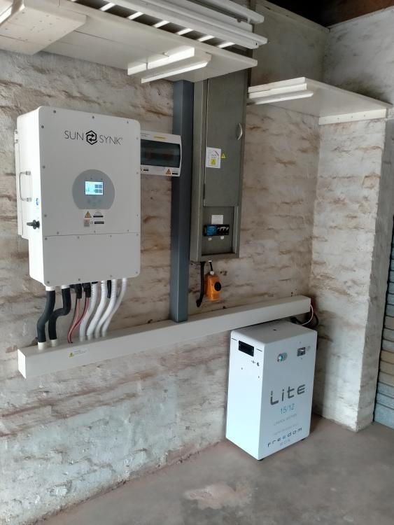 Slate roof operations & Sunsynk 12kW 3phase. 20 x 480W Longi as well as ...