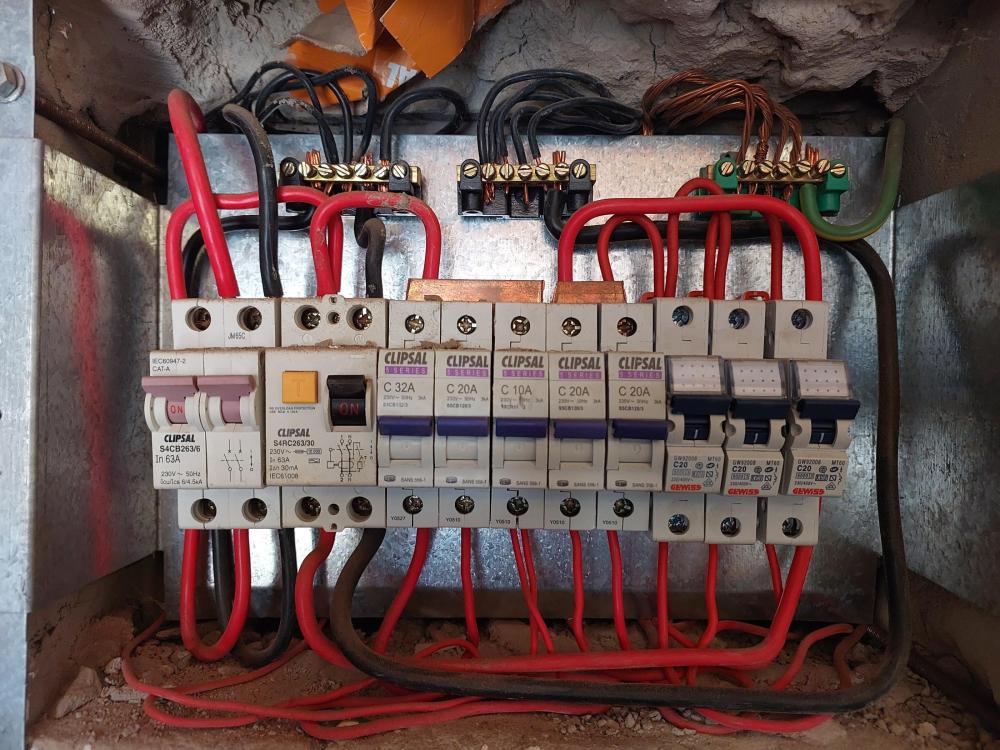 Changover switch on 3kw setup - Accessories - Power Forum - Renewable ...