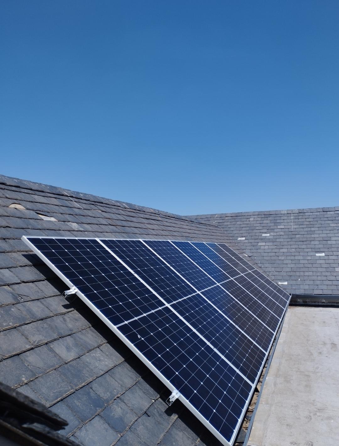 Slate Roof operations in Midrand, 12kW Deye, 14 x JA Solar 555W Monos ...